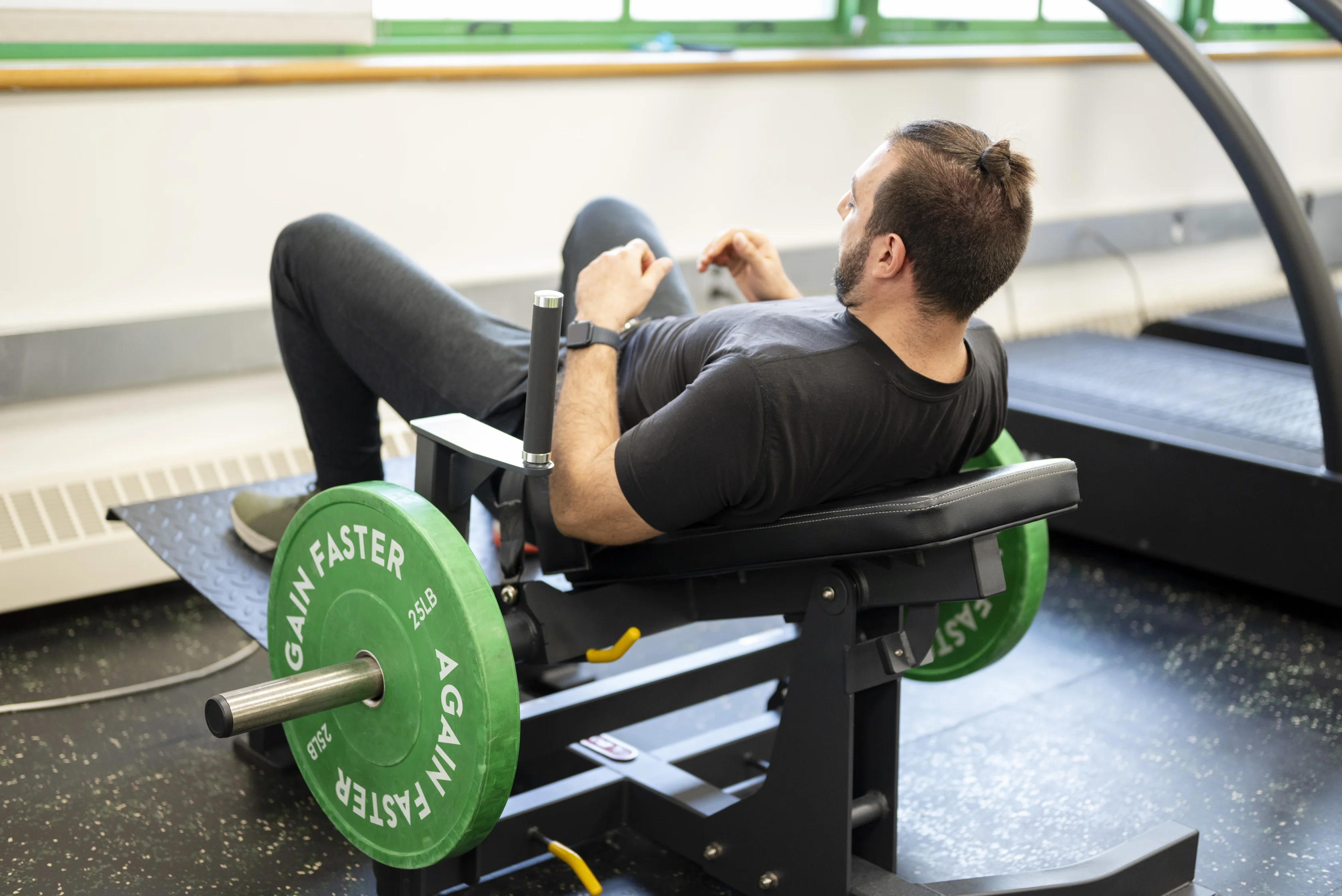 The Beginner’s Guide to the Hip Thrust Machine - Asphalt Green
